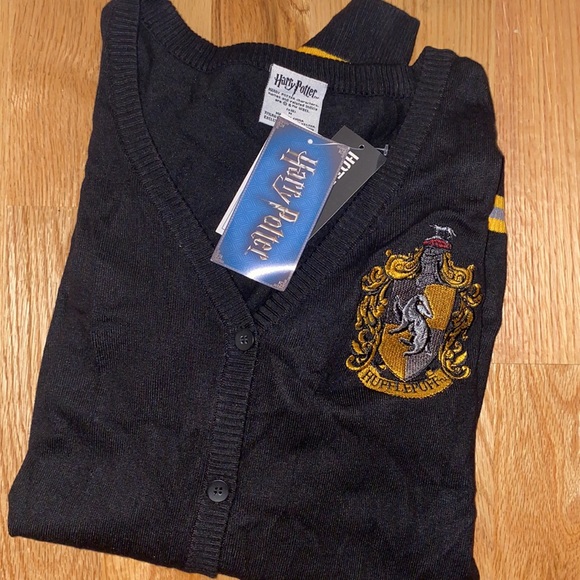 Hot Topic | Sweaters | Harry Potter Hufflepuff Black Cardigan | Poshmark